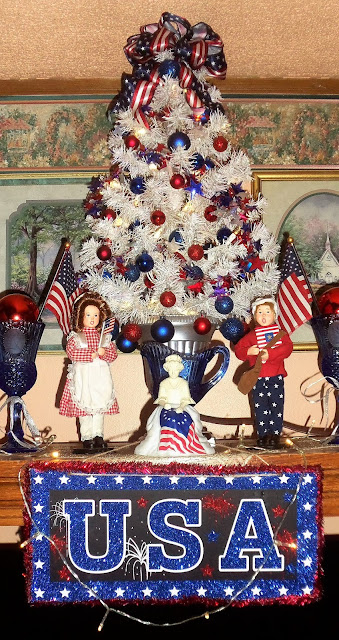 DEBBIE-DABBLE BLOG: Patriotic Tree #2 and and "Mantle", 2018