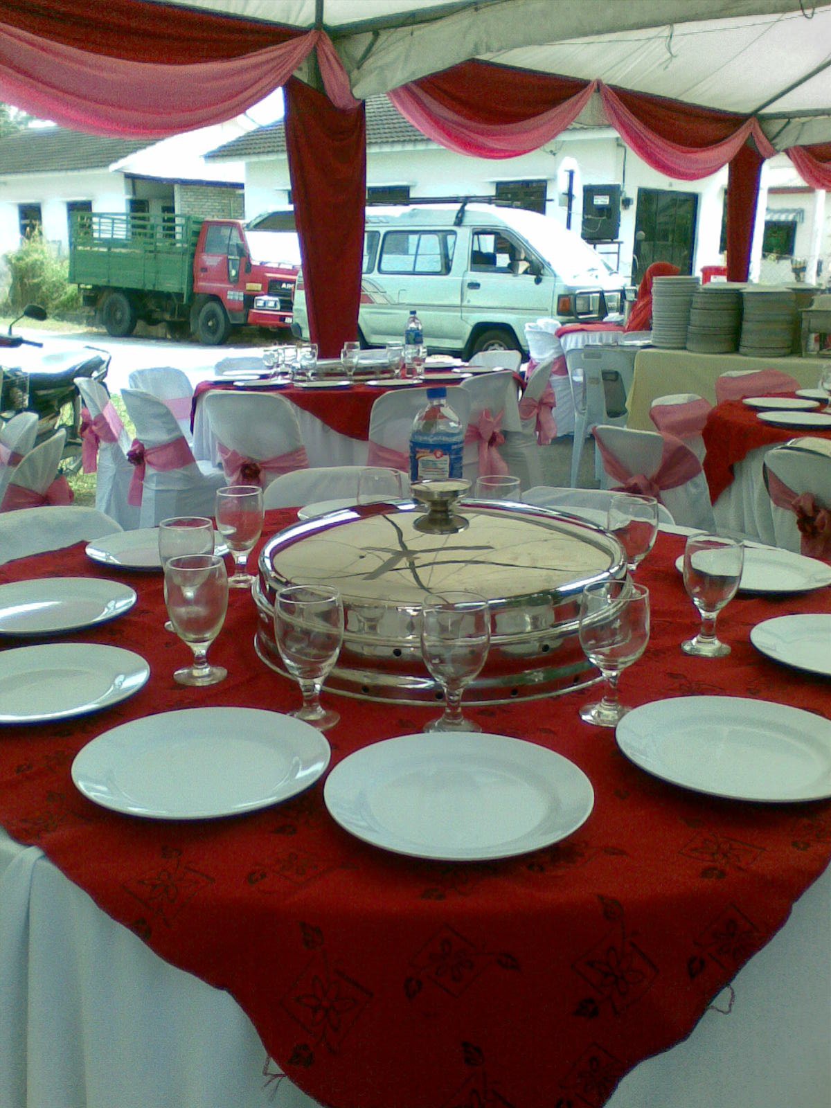 BUTIK BUSANA IDAMAN: HIASAN MEJA MAKAN DAN KHEMAH ( TEMA PINK& PUTIH)