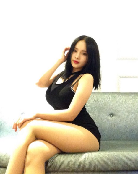 Woww, Foto Model Korea Ji- Seong Dengan Payudara Super Duper Jumbo Bikin Pria “Haus” - Bola Emas ...