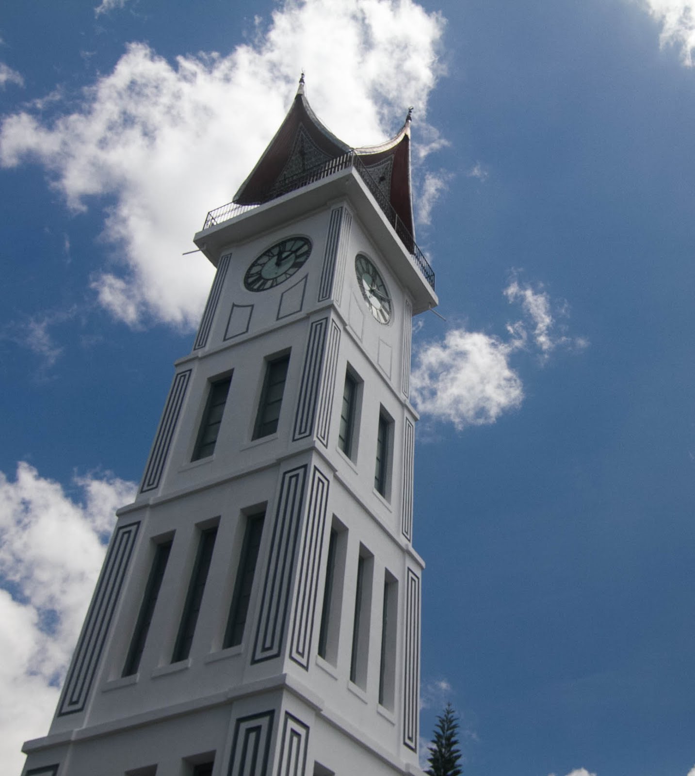 jam gadang landmark bukittinggi ~ Diecast | Coffee | Photography Addicted