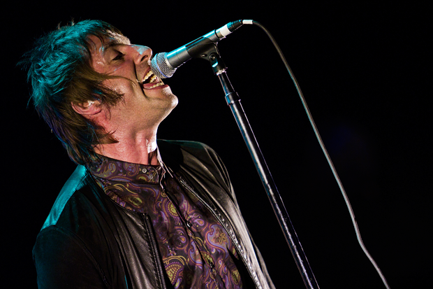 Pitch Dummies Club 音痴俱樂部: 自從2009解散以來，Liam終於還是開口唱了Oasis的歌，兩首!!