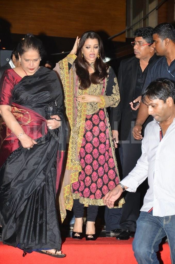 " MITTHUAISH. ": Aishwarya rai Amitabh Bachchan, Jaya Bachchan and ...