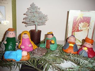 He Died For My Grins: Homemade Nativity Scenes