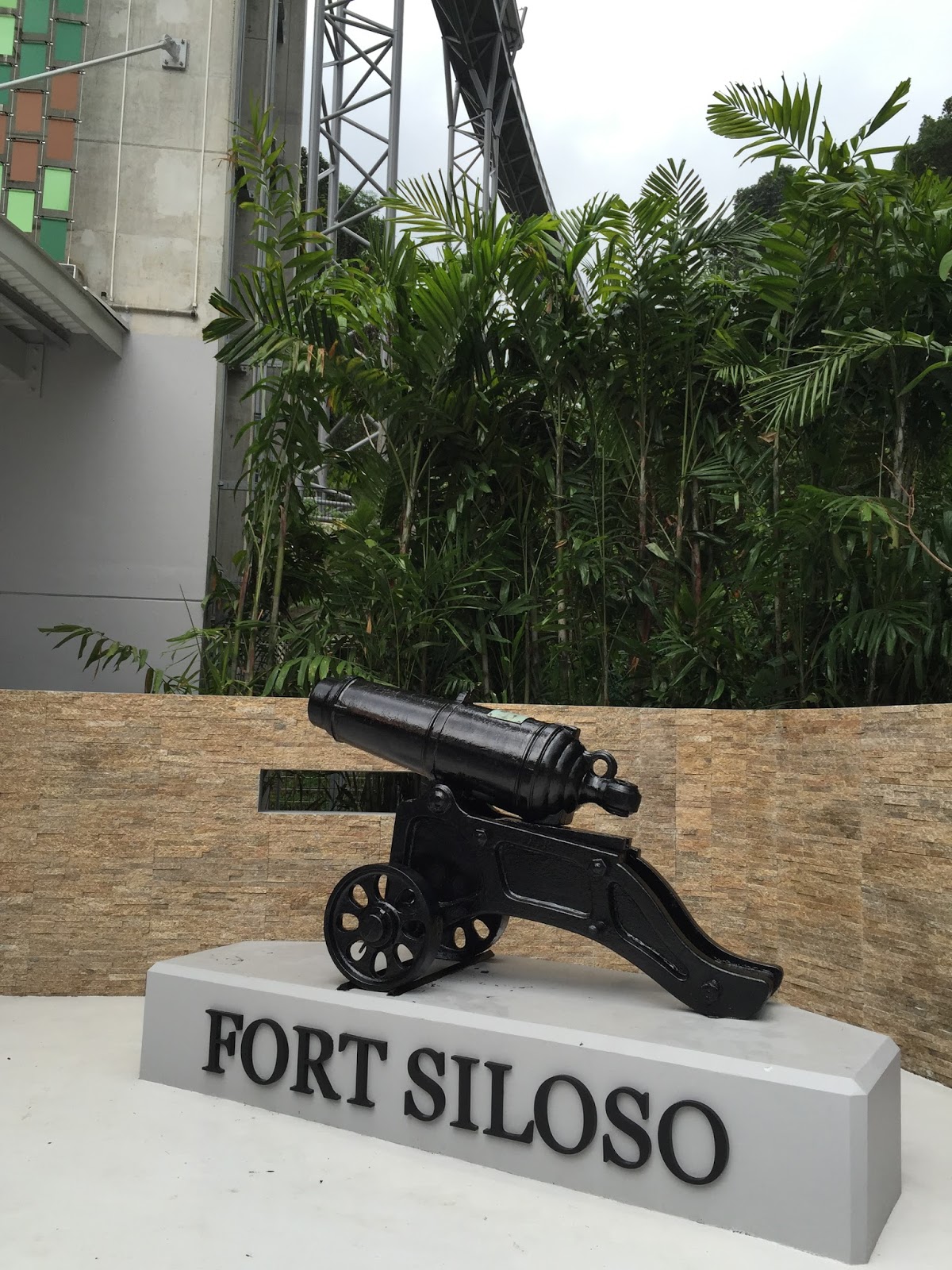Observe the world: Singapore Sentosa Fort Siloso Skywalk