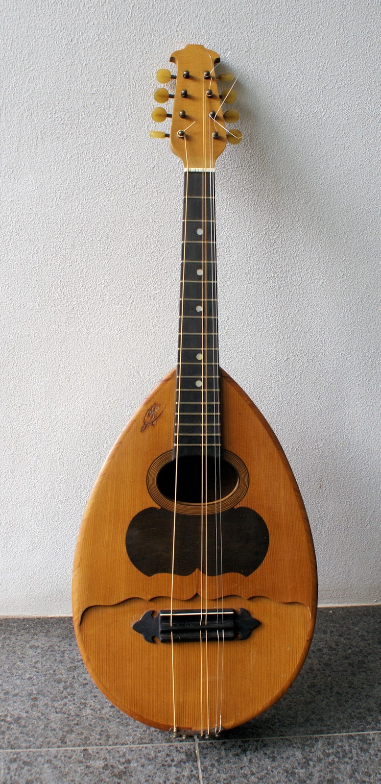 Mandolines: Lucien Gelas Mandola