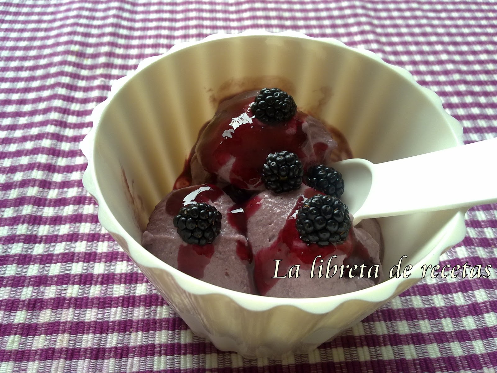 La libreta de recetas: HELADO DE MORAS