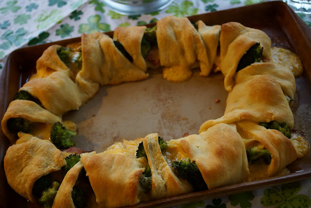Daily Bread: Ham and Cheese Broccoli Ring