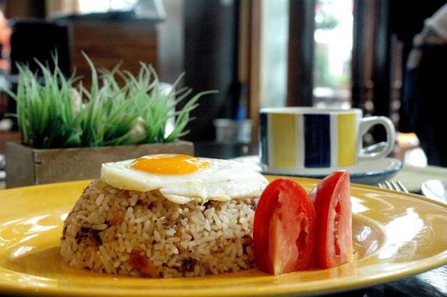 DUDE FOR FOOD: Breakfast at Sentro 1771