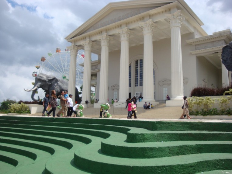 Berlibur Ke Batu: Jawa Timur Park 2 : Museum Satwa, Batu Secret Zoo ...