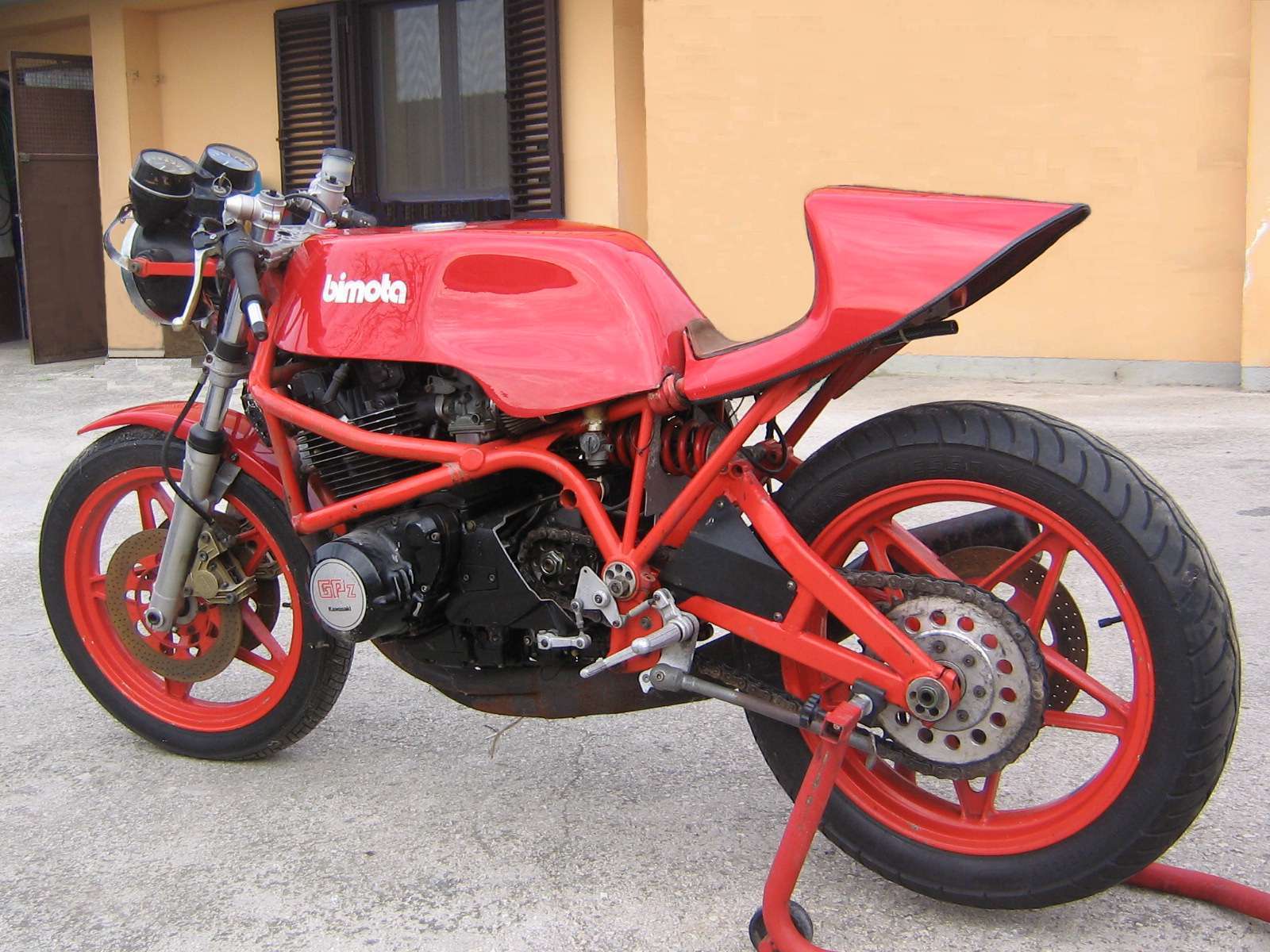 cafè sport motorcycles: Bimota KB1 by Giuseppe Battisti