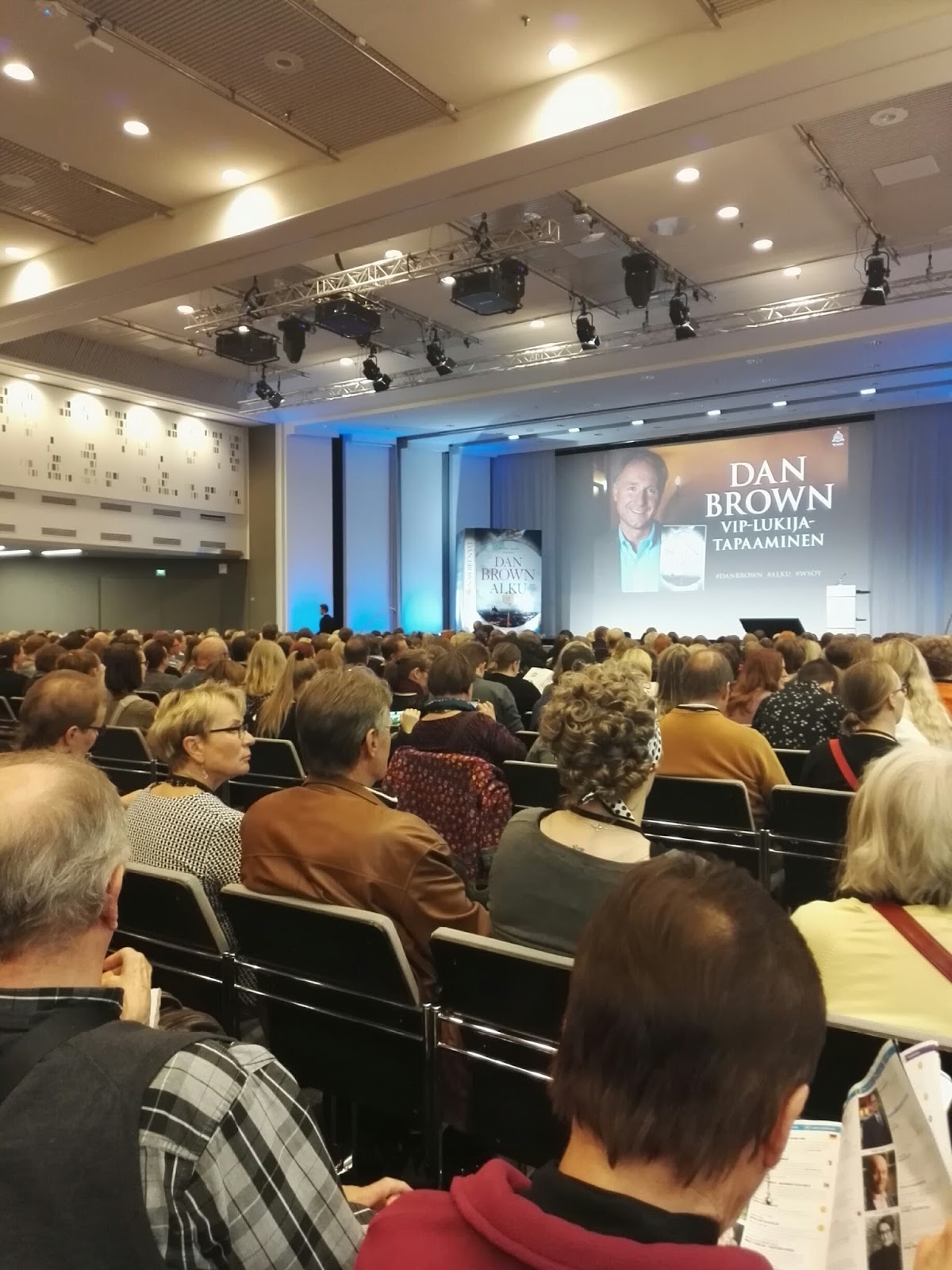 Dan Brown: Alku ja kirjailijan Suomen-vierailu - Kulttuuri kukoistaa -kirjablogi