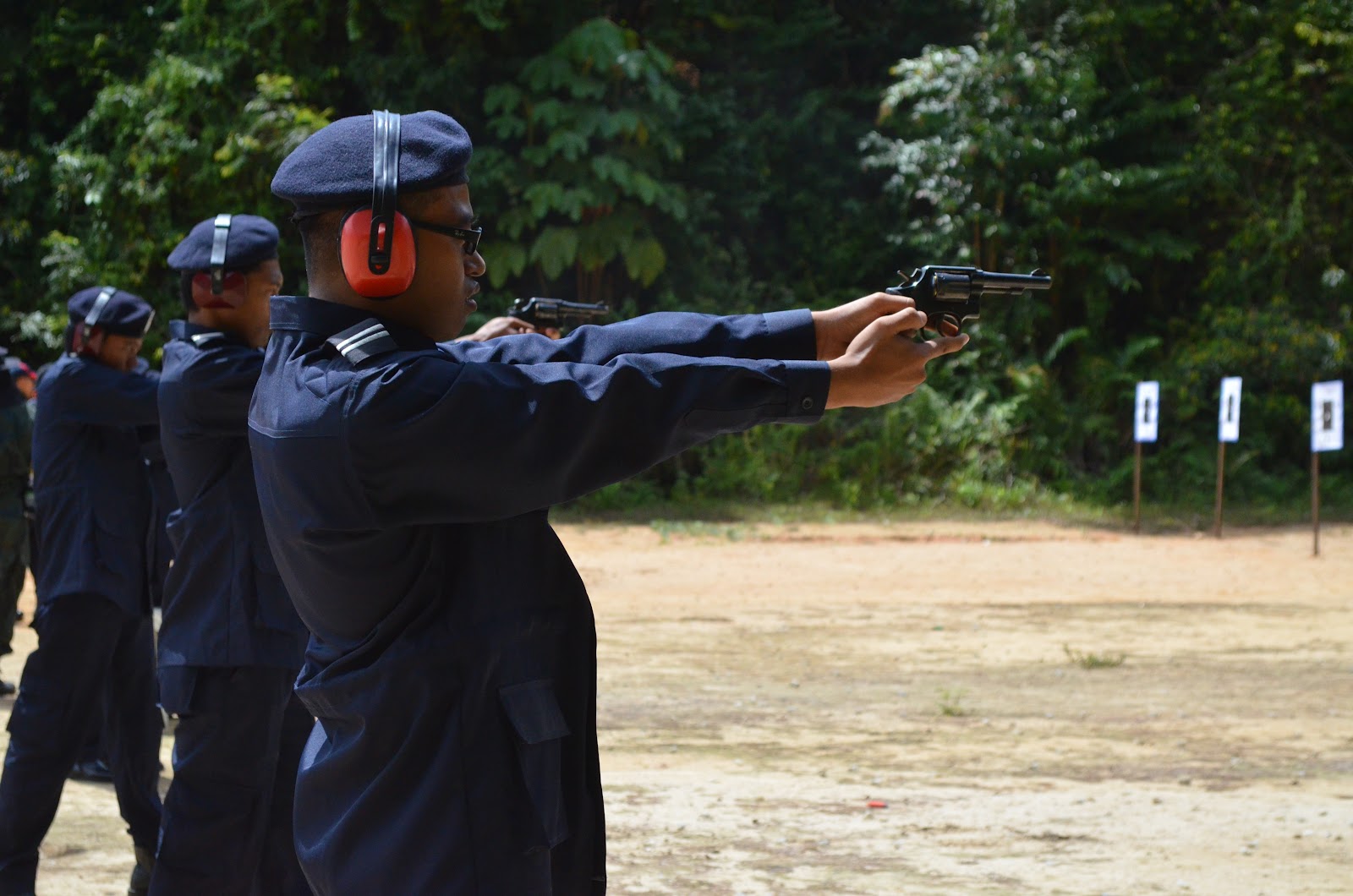 KOR SUKSIS USM: Latihan menembak Revolver.38 di Lapang Sasar IPD Kulim ...