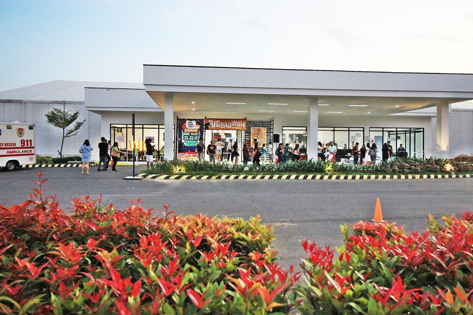 SouthernDC Post: Big Bad Wolf Book Sale opens in Davao City at the Tent ...