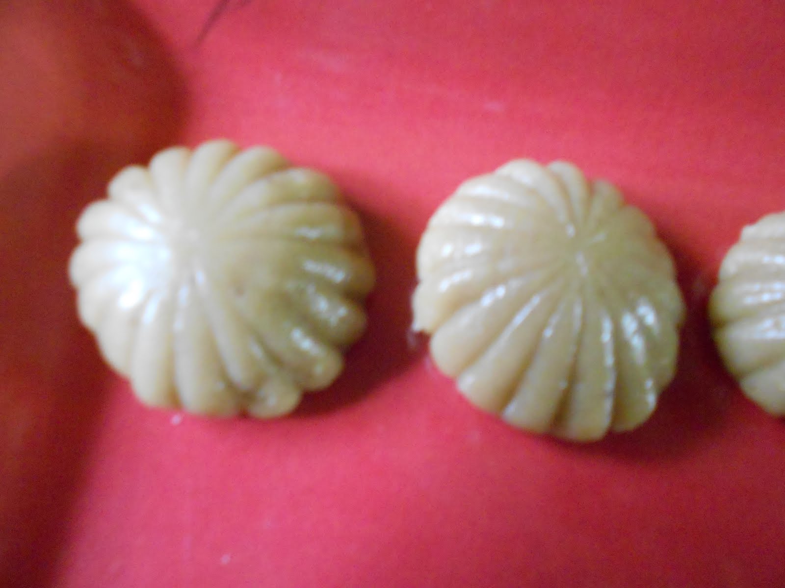 happybowl: KAJU FLOWERS