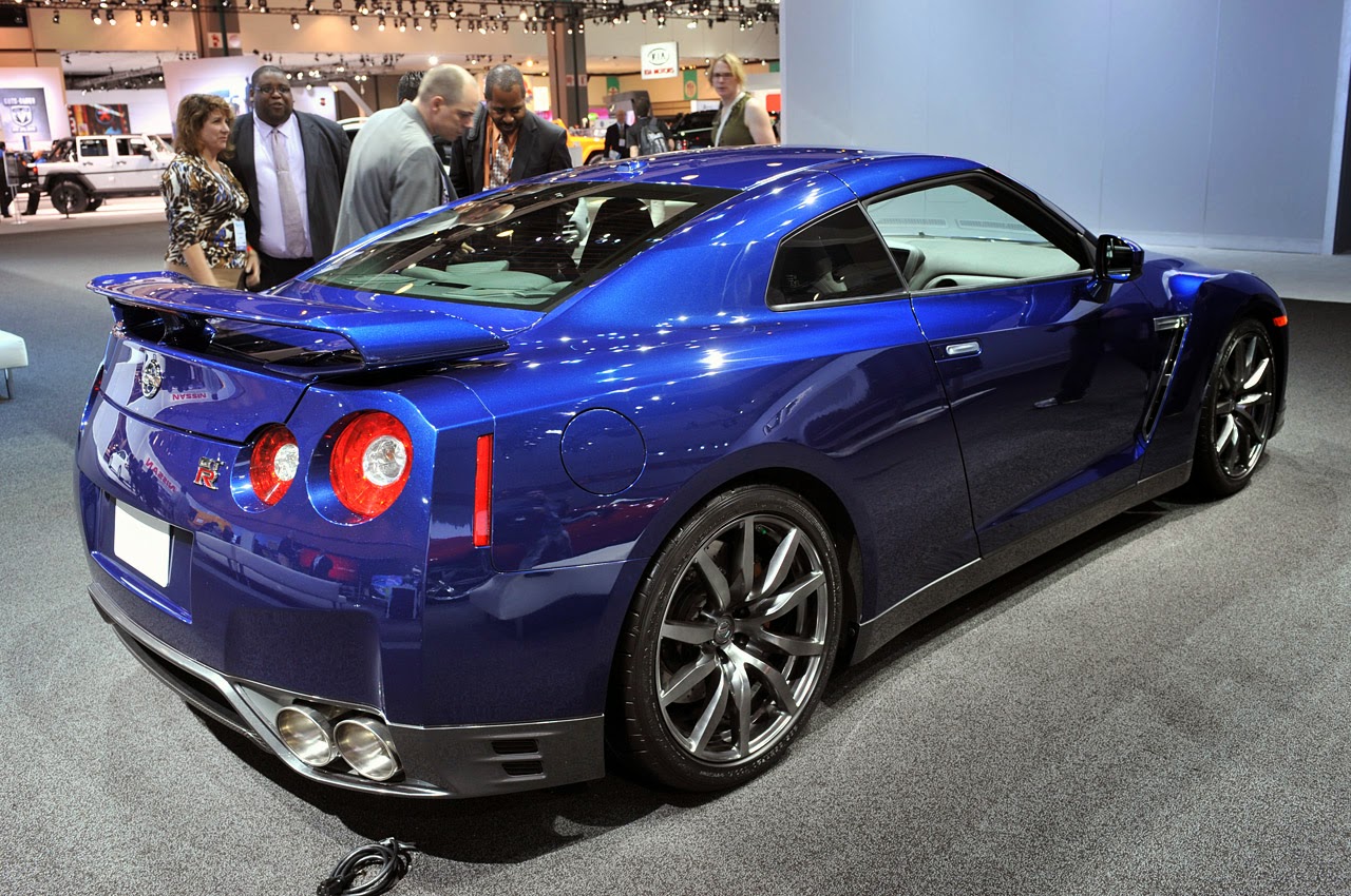 Mobil Nissan GT R | R-way Collection