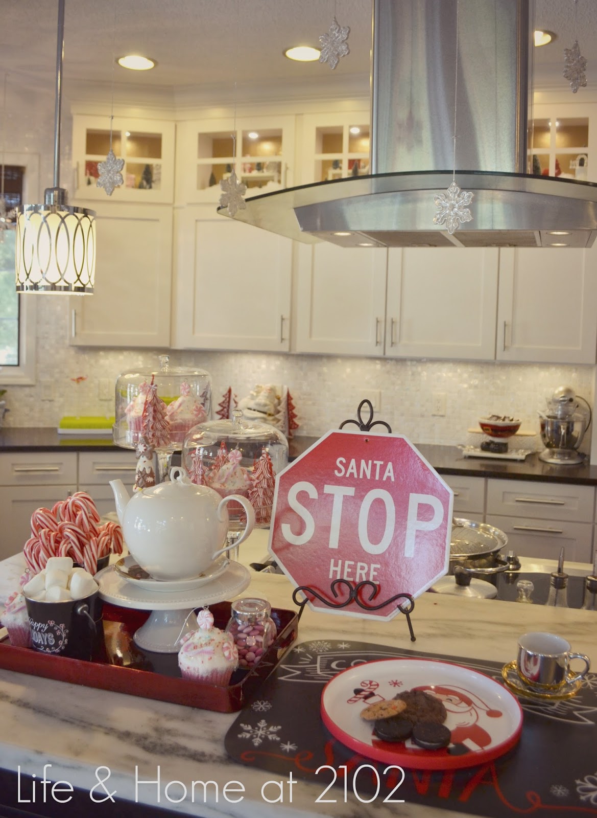 Life & Home at 2102: Christmas in the Kitchen - Santa's Kitchen