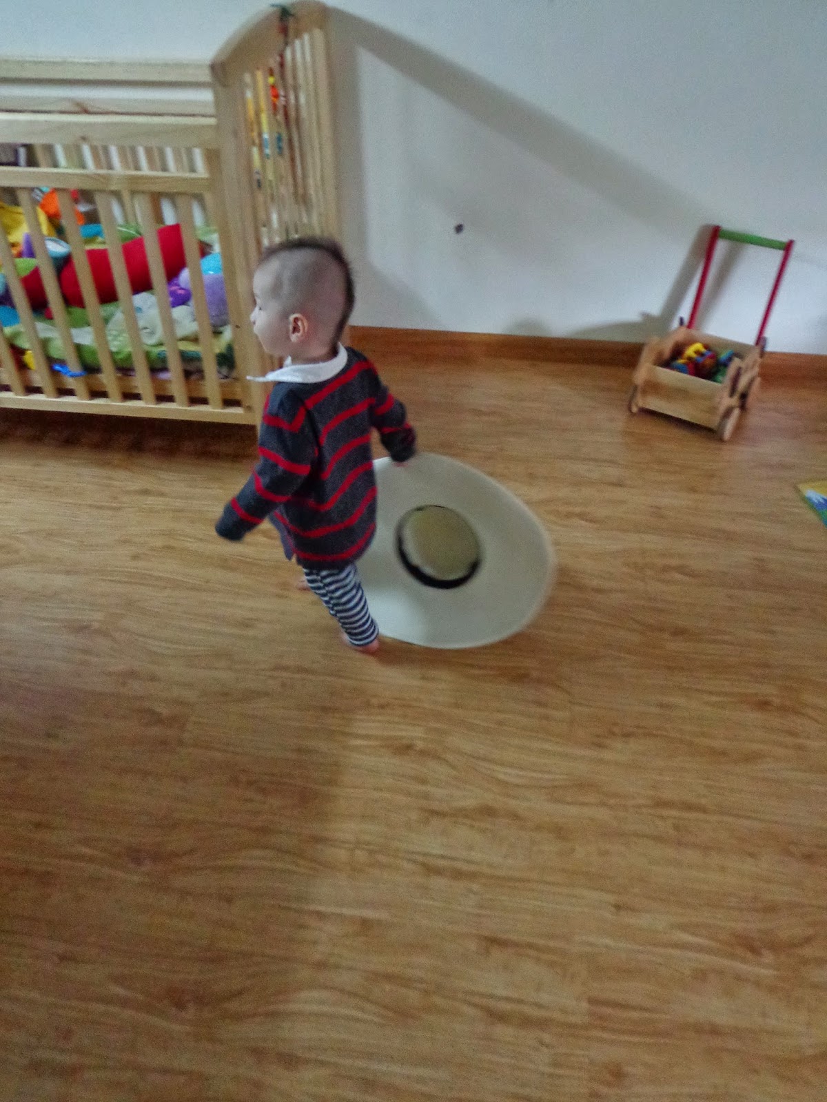 Montessori Mama in Saigon: This week's discovery basket