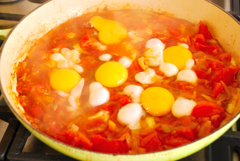 Ziets' Ramblings: Eggs Poached In Spicy Tomato Relish: Shakshouka