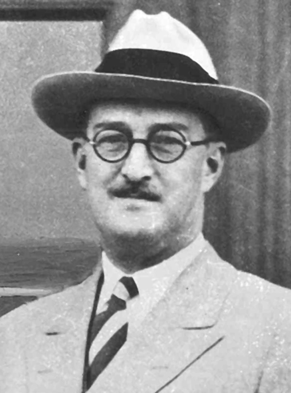 A Very Public Private Man: October 2016