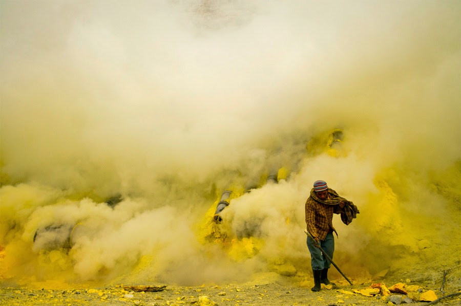 LAS GEMELAS QUE CONMOCIONARON AL MUNDO: Humo, llamas y gases