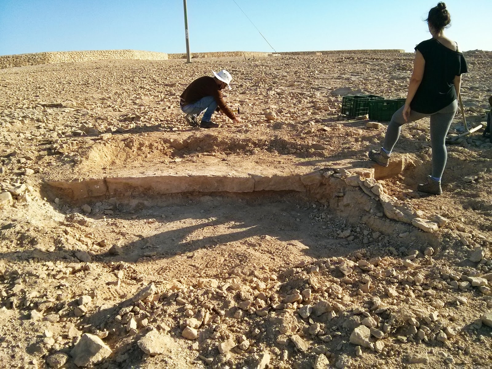 Spontaneous Architecture: loess, Exposing the stone#2. working in the site.