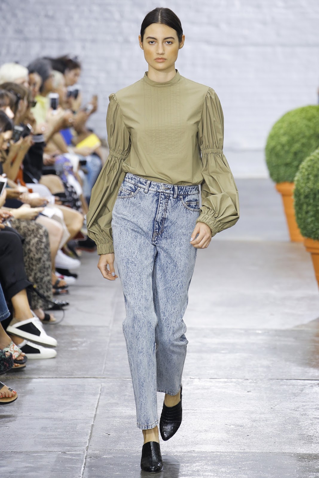 Runway : Tibi Spring 2017 RTW Fashion Show | Cool Chic Style Fashion