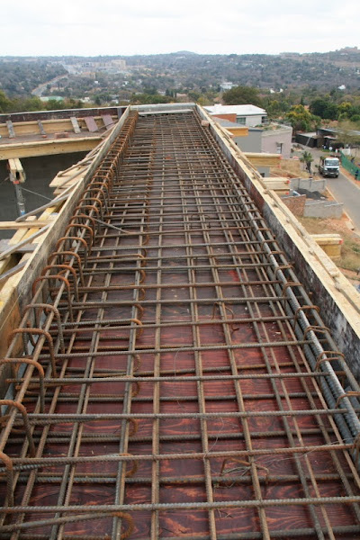 Nes skrop: Day 508: Decking and steel reinforcement for the roof slab