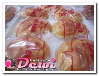 Roti manis (Rumah Roti Dewi) ~ Rumah Roti Dewi