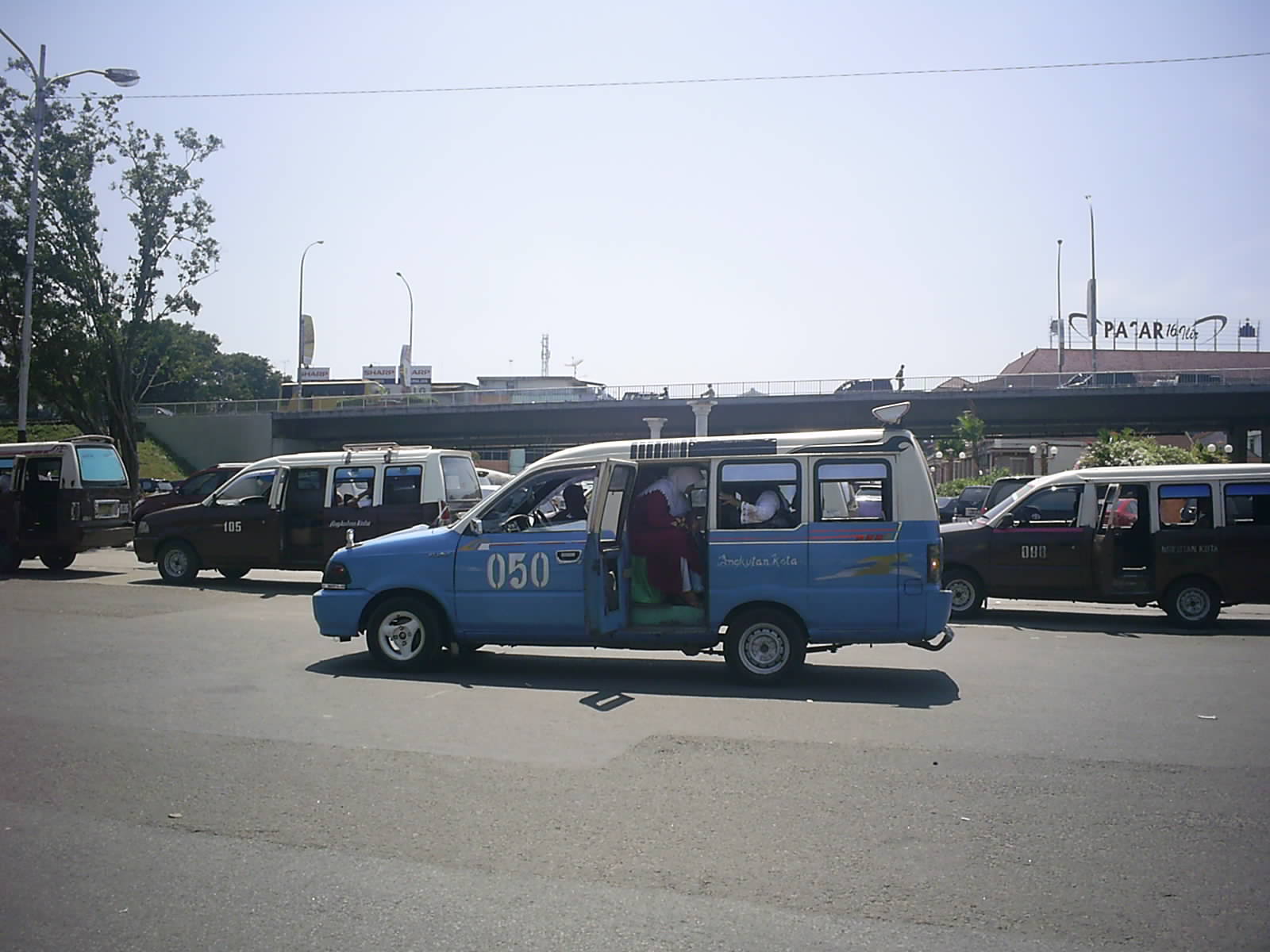 Palembang Dalam Sketsa: Angkot Bukit Besar