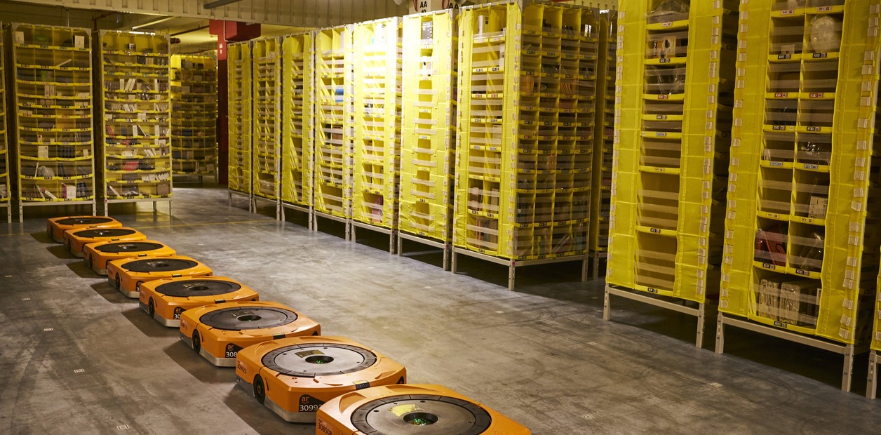 Estrategias de Negocios: Así funciona el depósito inteligente de Amazon ...