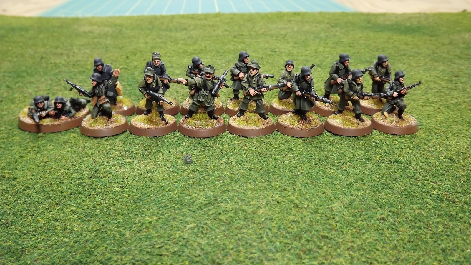 AJ's Wargaming Blog: Purchased Pre-painted 28mm WWII German Infantry