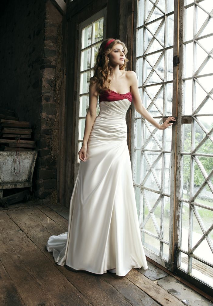 WhiteAzalea Simple Dresses: Simple Wedding Dresses with Stylish ornaments
