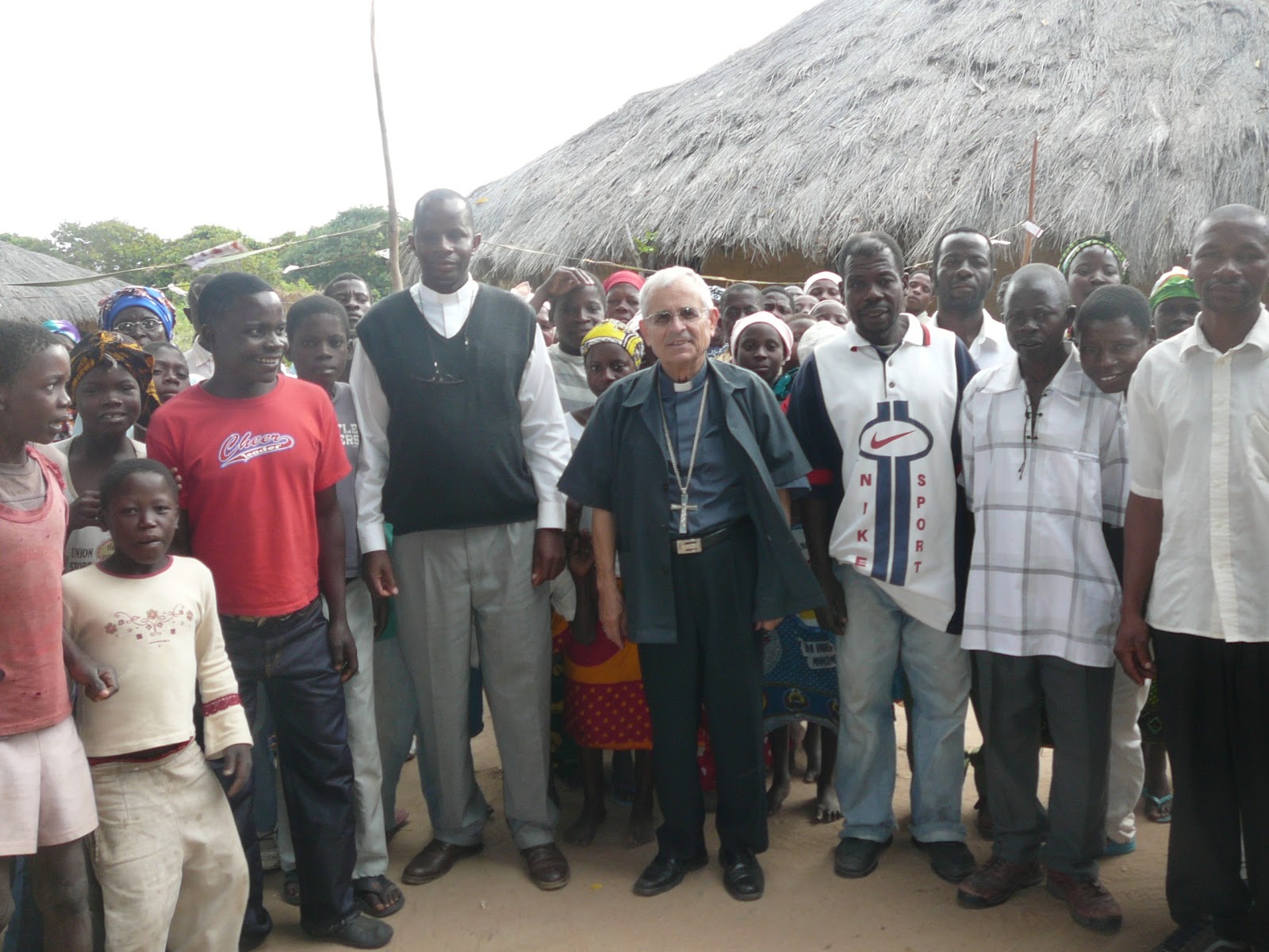Diocese de Gurúè: Visita Pastoral à Paróquia de S. Paulo Apóstolo de ...