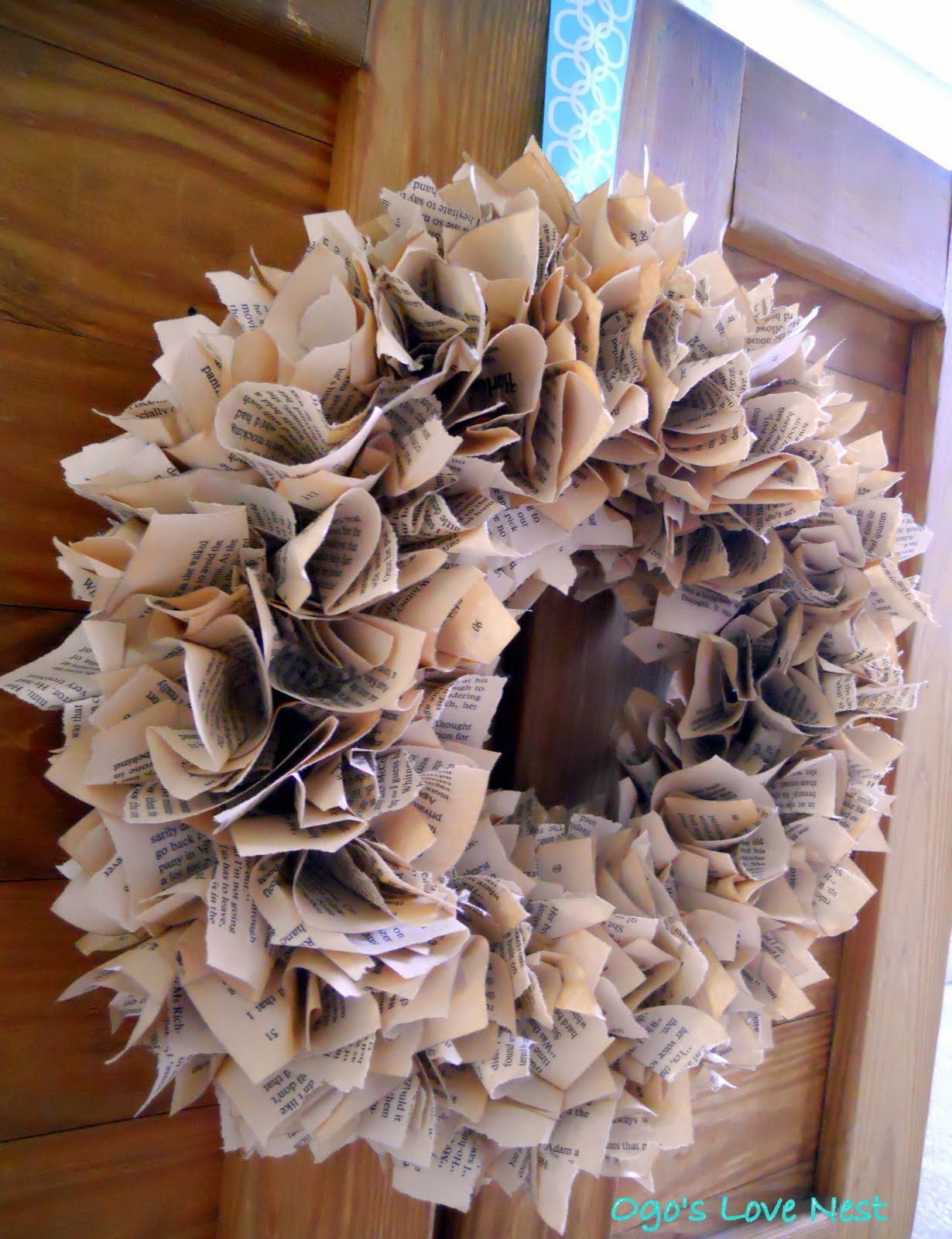 ogo's love nest: Book Page Wreath