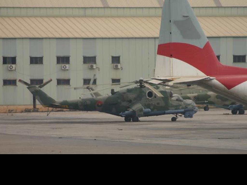 FOTOARMAS.COM: Helicoptero MIL MI-24 Hind. (Angola)
