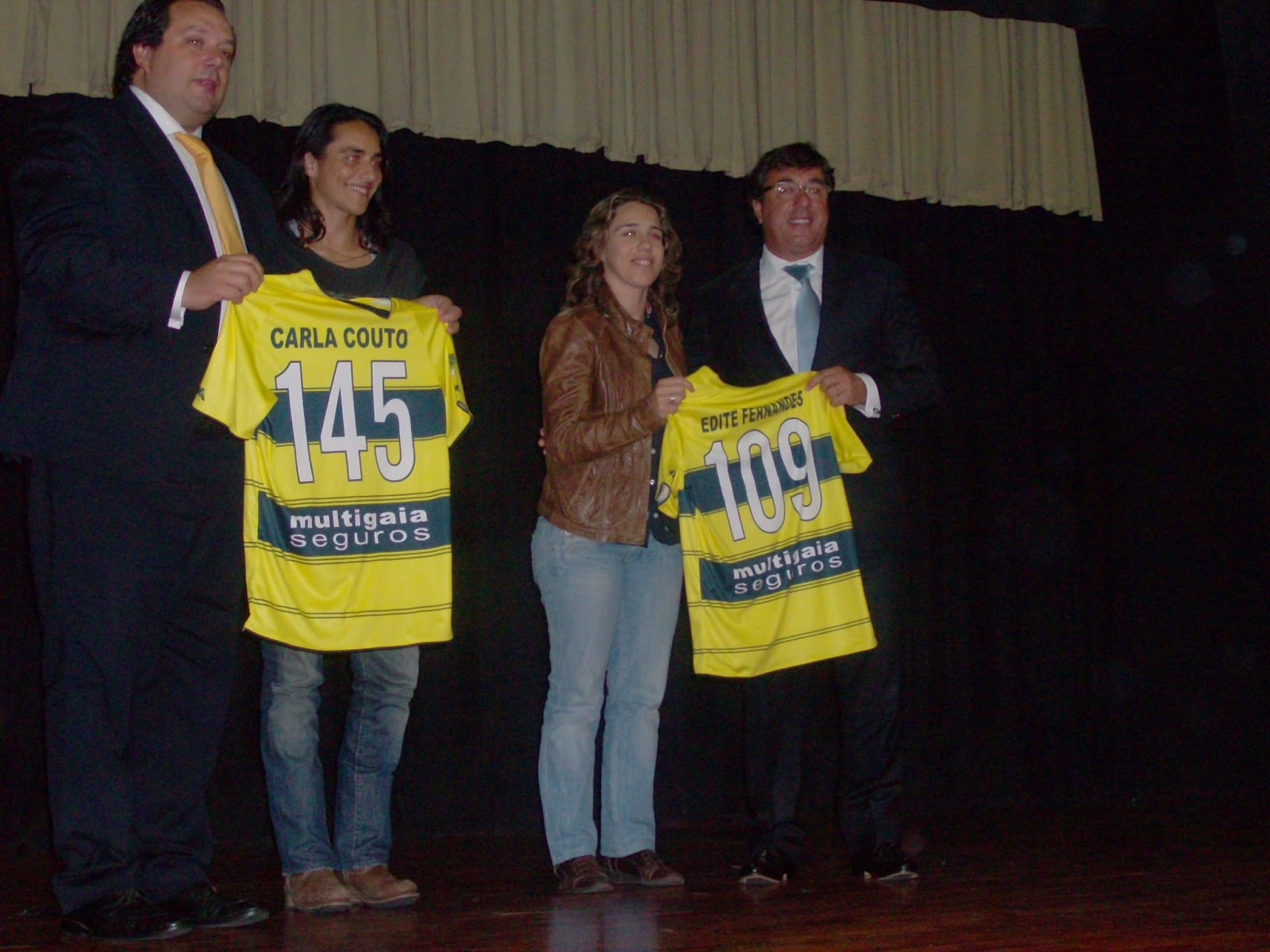 A bola é redonda: Valadares apresenta 15 novos jogadores na Gala de ...