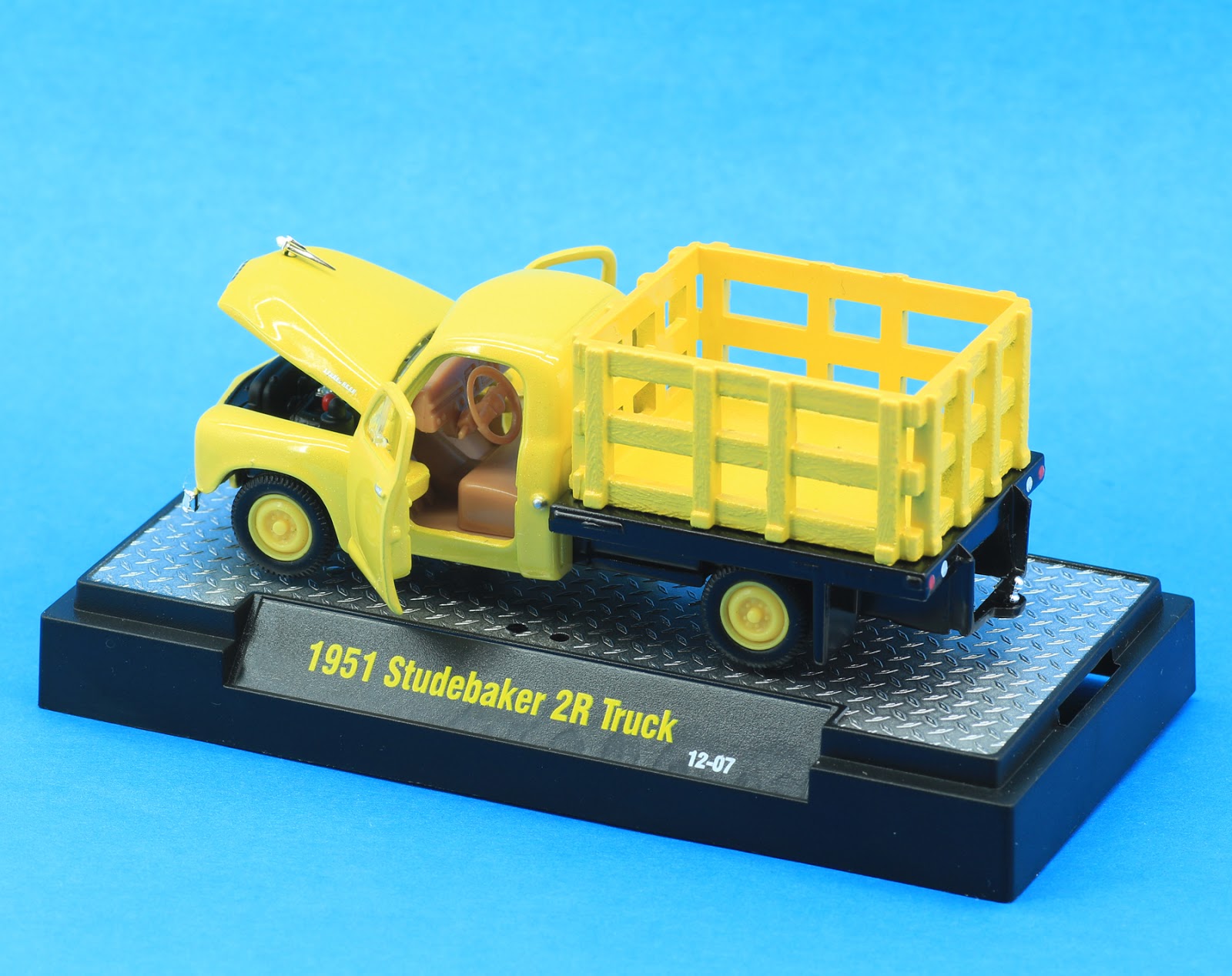 Incredible Mini Garage: Studebaker 2R 1951 Truck 1/64 M2