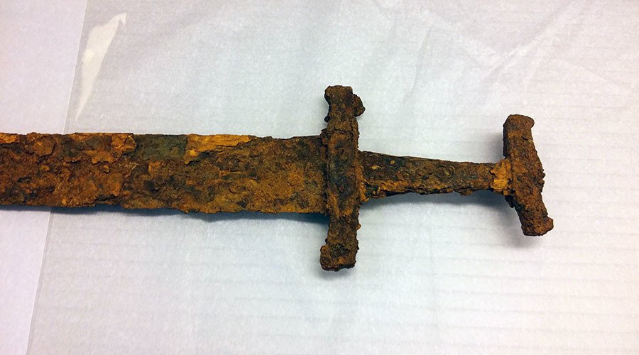 Vikingar: 1,000 year-old Viking sword found