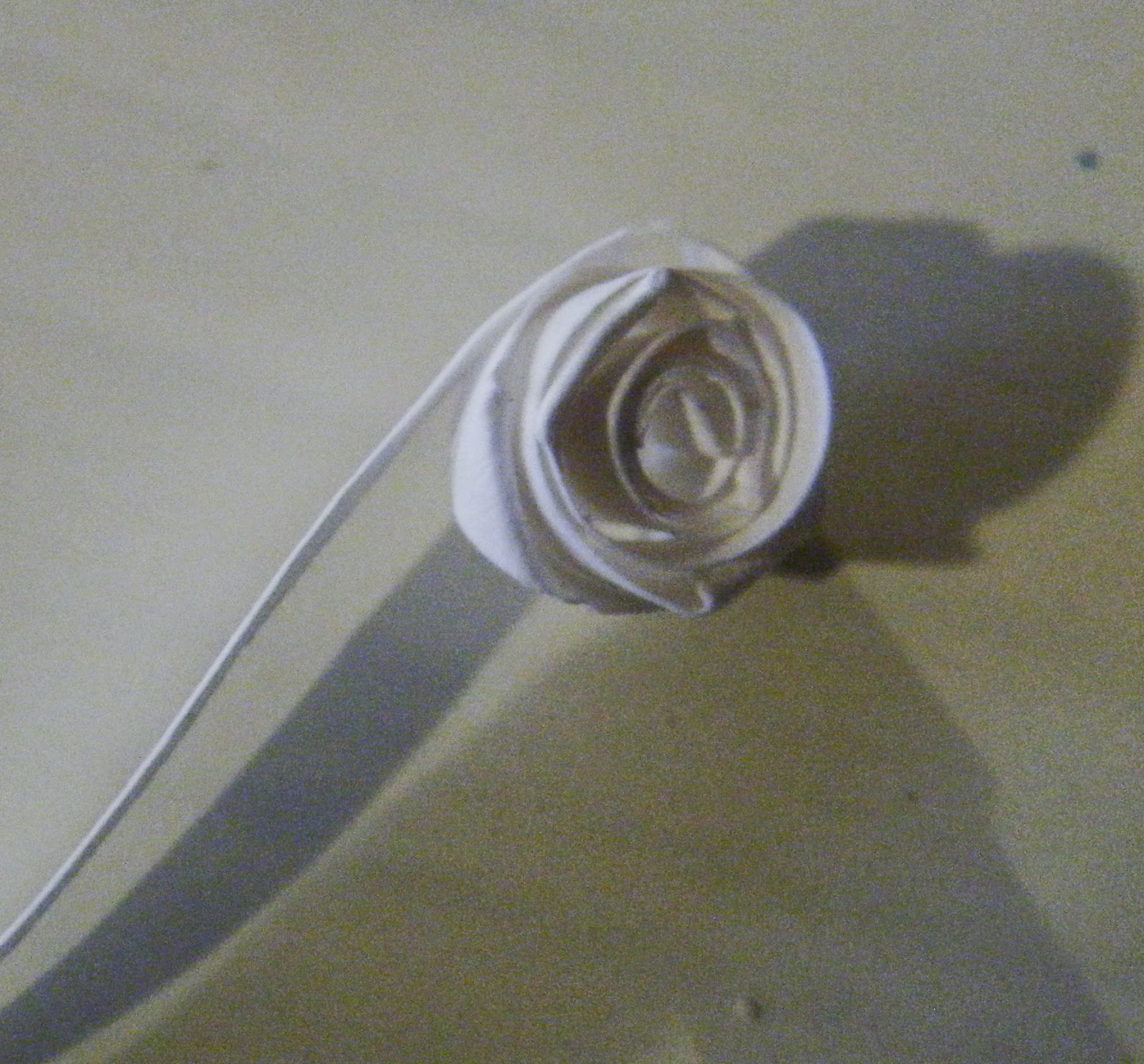 Quilling Away : Quilled Rose – free tutorial. Two methods.