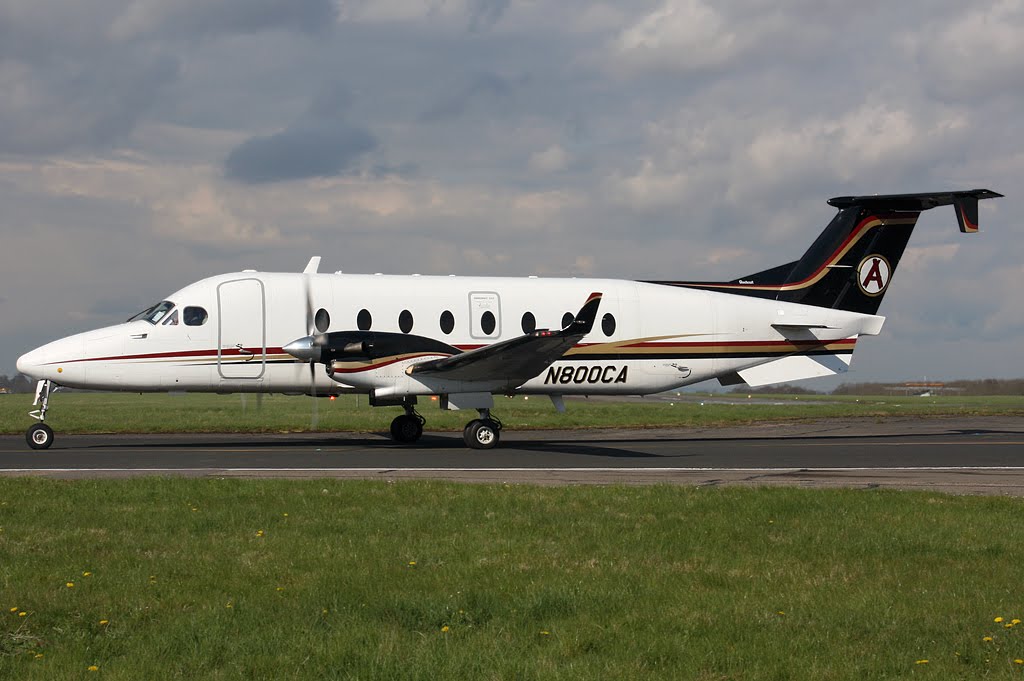LONDON BIGGIN HILL AIRPORT EGKB/BQH IMAGES by Terry Wade: N800CA B190 ...