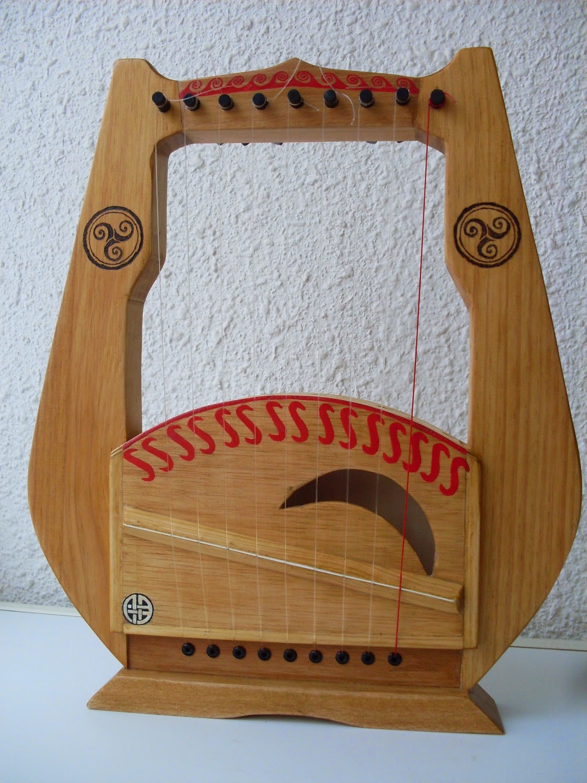 ARPAS, LIRAS Y TALLERES MUSICALES: LIRAS CASERAS