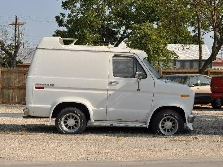 Vandoleros, Van Club: July 2012