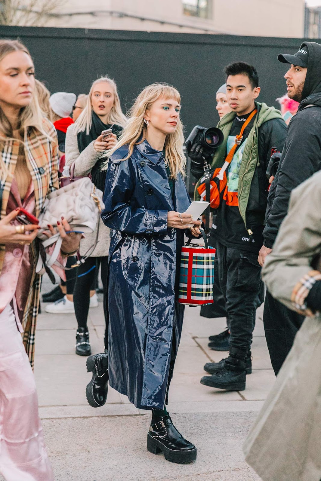 Vinyl Trench Coat and How to wear vinyl for 2018 Fashion Inspiration ...