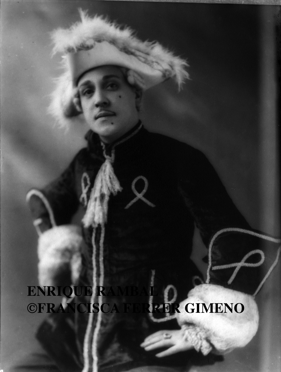 Detrásdelaestanteríailustrada: LAS MIL CARAS DE ENRIQUE RAMBAL