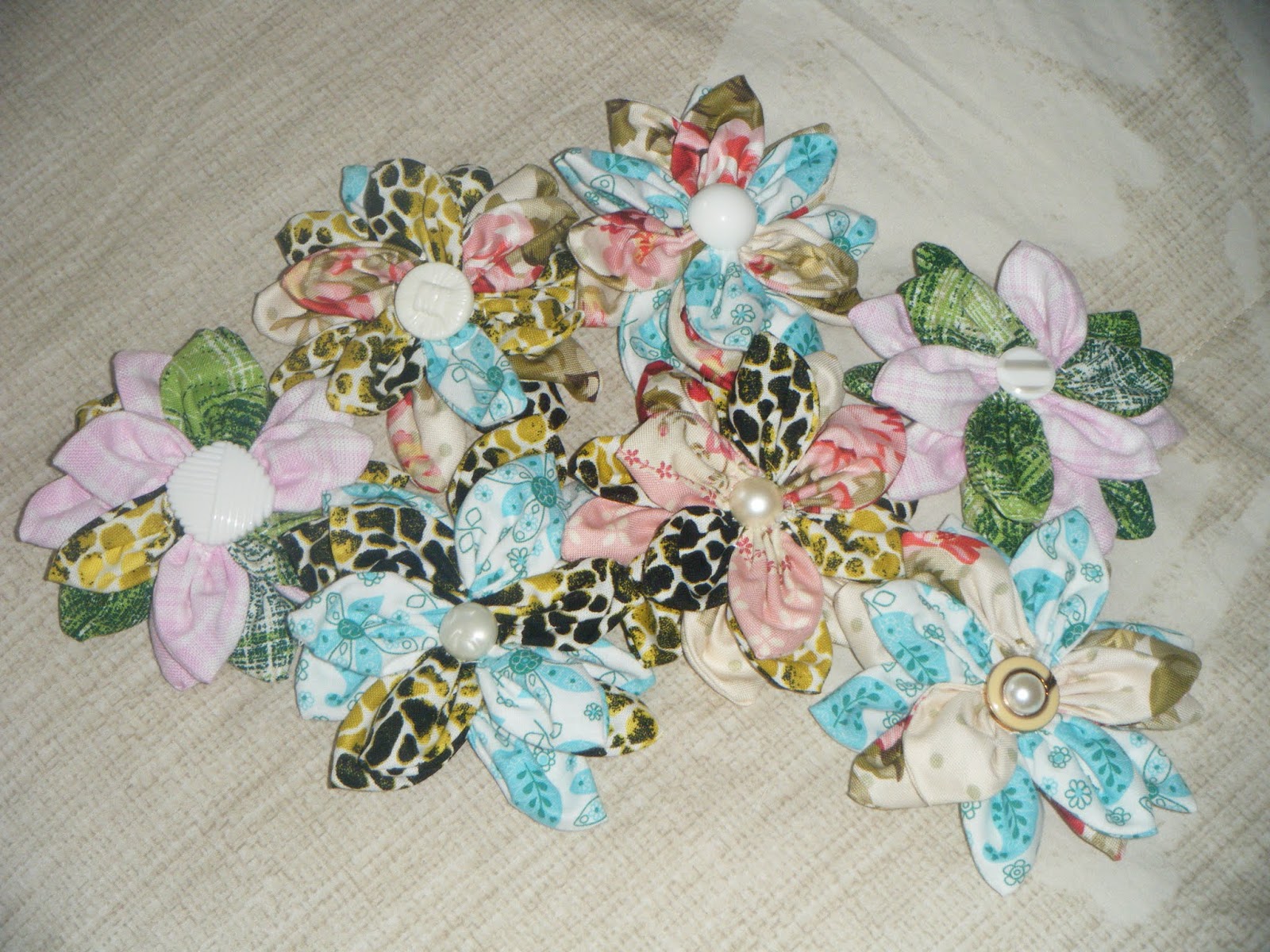 ~Damita's Pretty Wrap~: Beautiful Flower Pins *Tutorial (DIY)