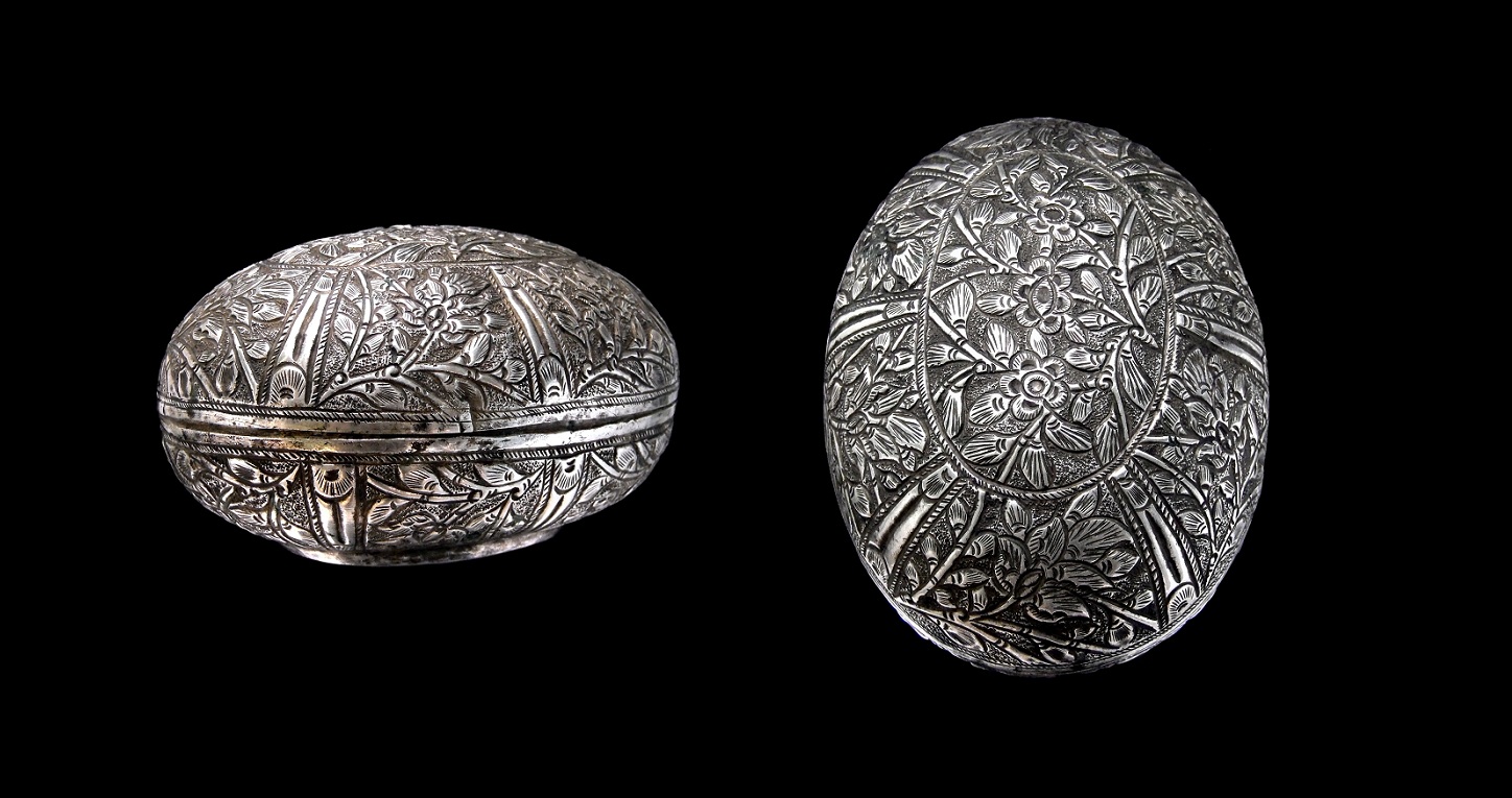 PATINA CINA PERANAKAN: STRAITS CHINESE SILVER BETEL BOX
