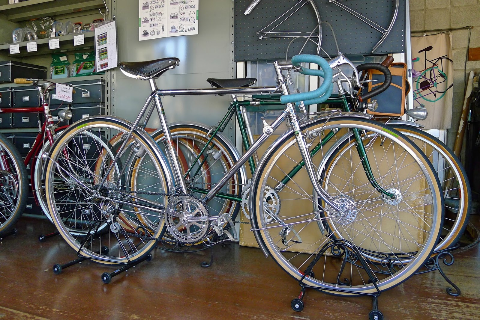 Kinki Cycle: Alex Singer Constructeur At Grand Bois