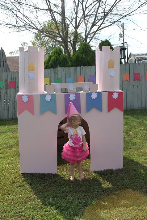 Wee Warrens: Not your everyday cardboard box castle