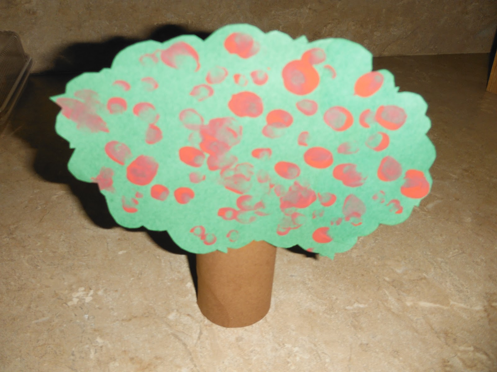 Mama's Crafty Kids: Fingerprint Apple Tree