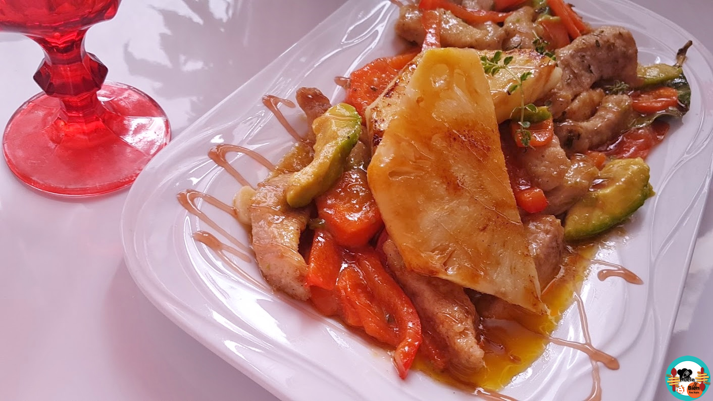 Secreto ibérico con piña caramelizada - ¡Huele Bien!